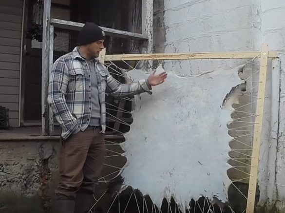 Making Rawhide in Running Water | The Survival Gardener