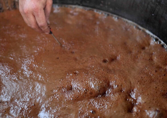 How to Make Cane Syrup: From Juicing to Boiling to Jarring Syrup | The ...