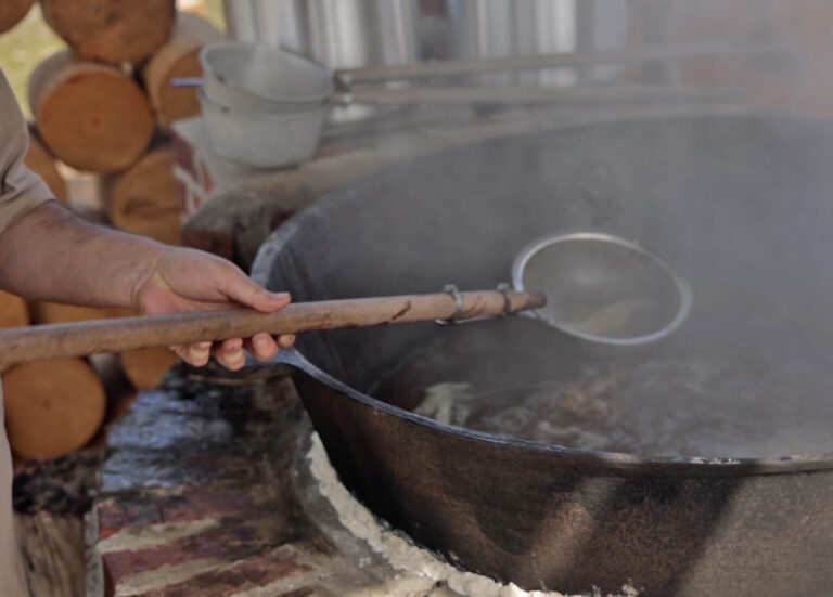 How to Make Cane Syrup: From Juicing to Boiling to Jarring Syrup | The ...